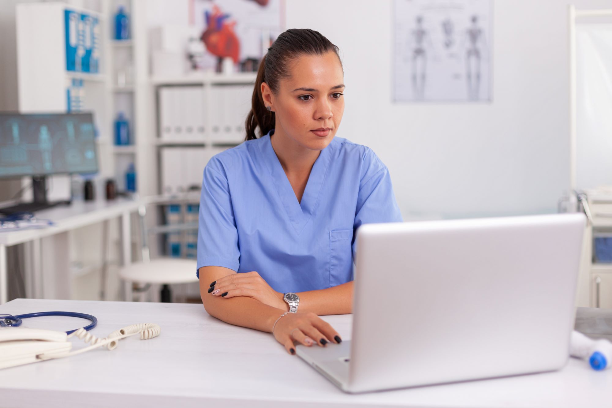 How to Become a Travel Nurse after Nursing School | Aequor